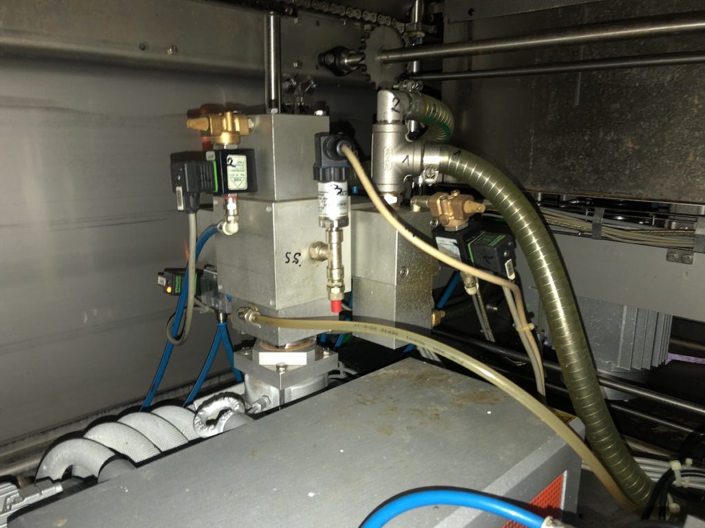 Multivac T300 compact automatic traysealer - Food Machinery Holland
