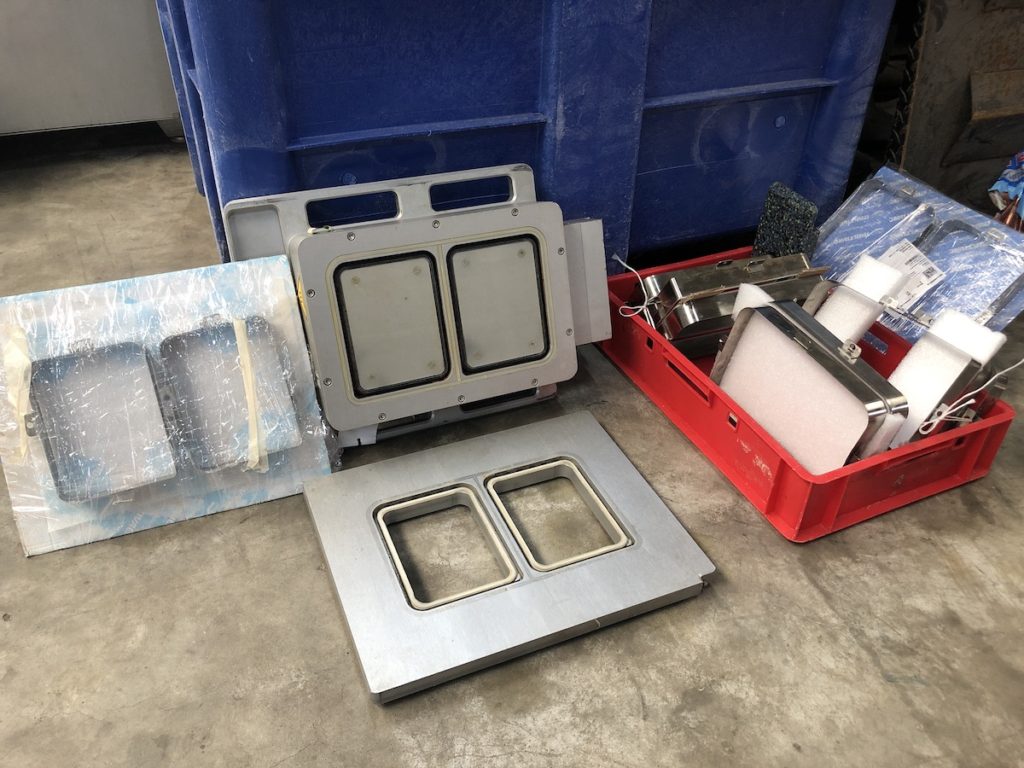 Multivac T300 compact automatic traysealer - Food Machinery Holland