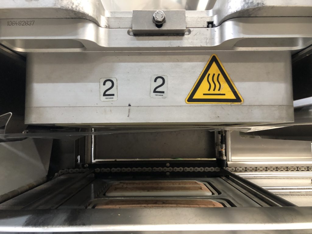 Multivac T300 compact automatic traysealer - Food Machinery Holland