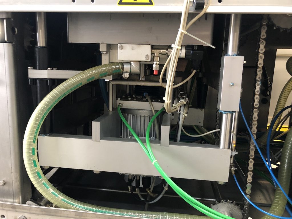 Multivac T300 compact automatic traysealer - Food Machinery Holland