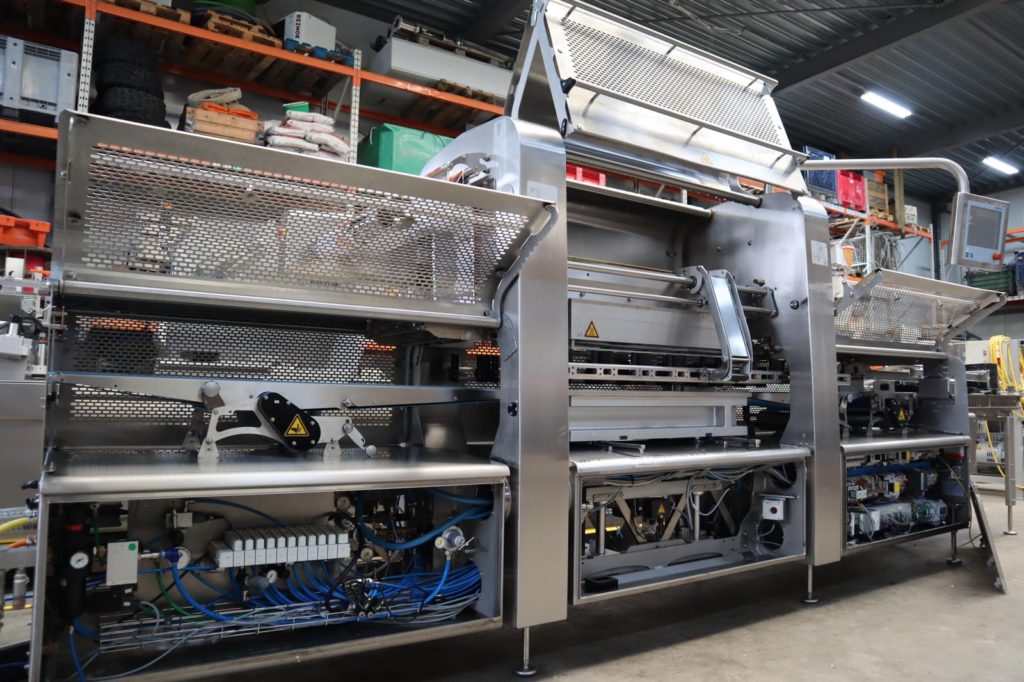 Multivac T800 automatic traysealer - Food Machinery Holland