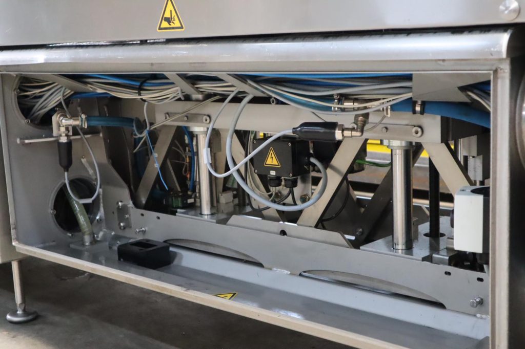 Multivac T800 automatic traysealer - Food Machinery Holland