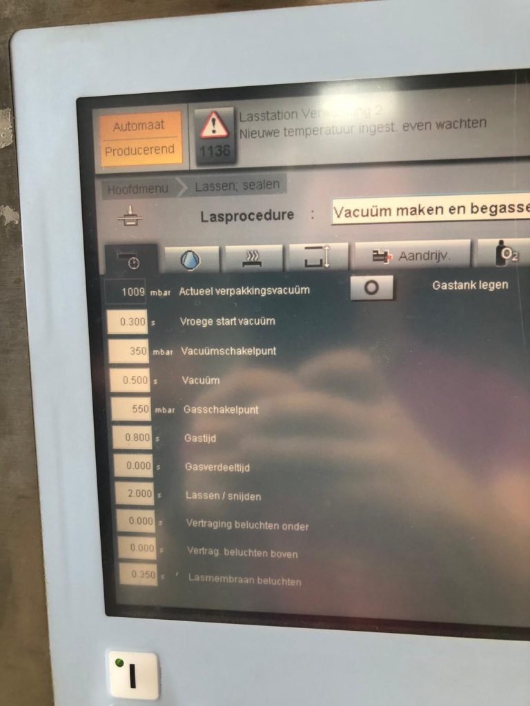 Multivac T800 automatic traysealer - Food Machinery Holland