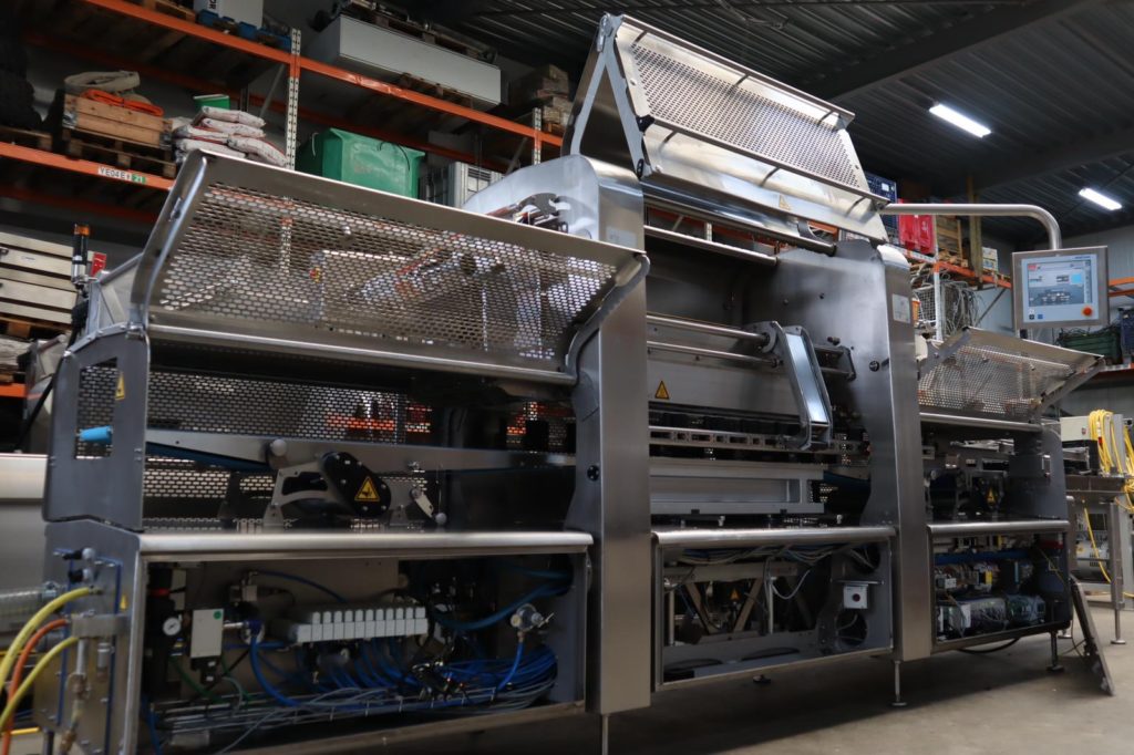 Multivac T800 automatic traysealer - Food Machinery Holland