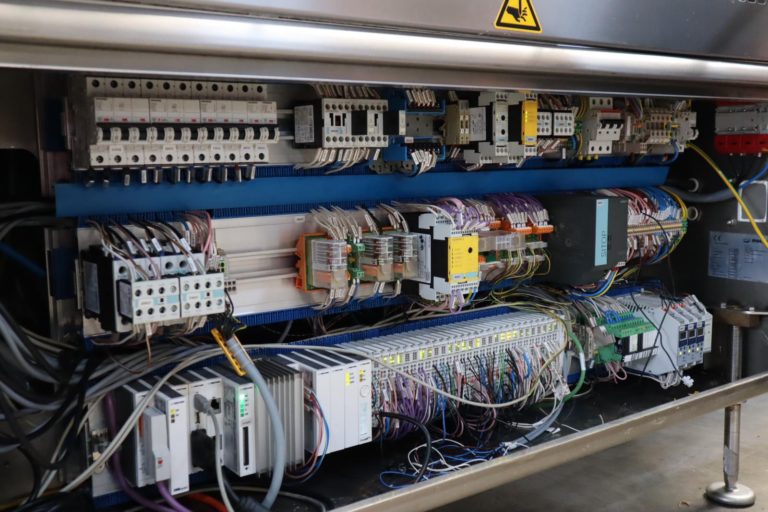 Multivac T800 automatic traysealer - Food Machinery Holland