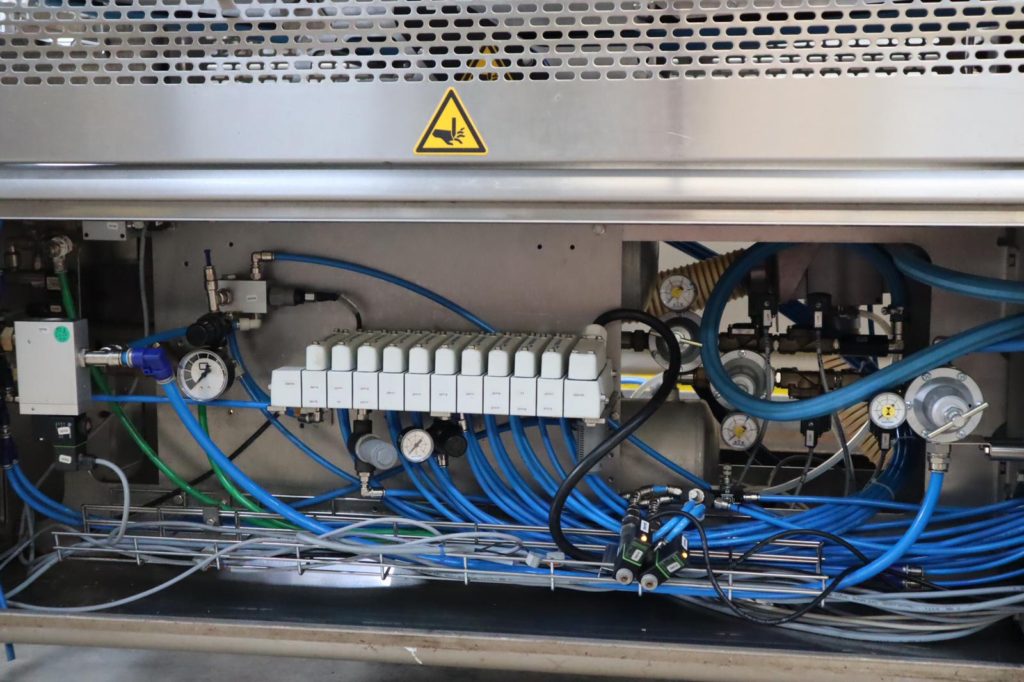 Multivac T800 automatic traysealer - Food Machinery Holland