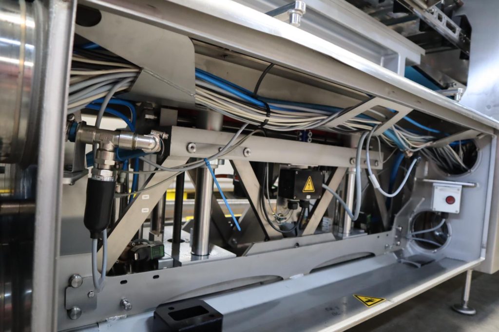 Multivac T800 automatic traysealer - Food Machinery Holland