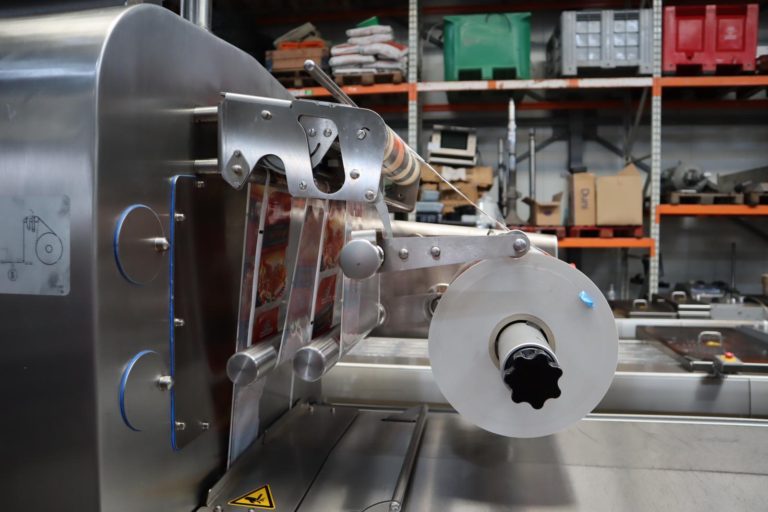 Multivac T800 automatic traysealer - Food Machinery Holland