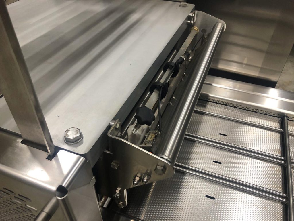 Multivac T300 automatic traysealer - Food Machinery Holland