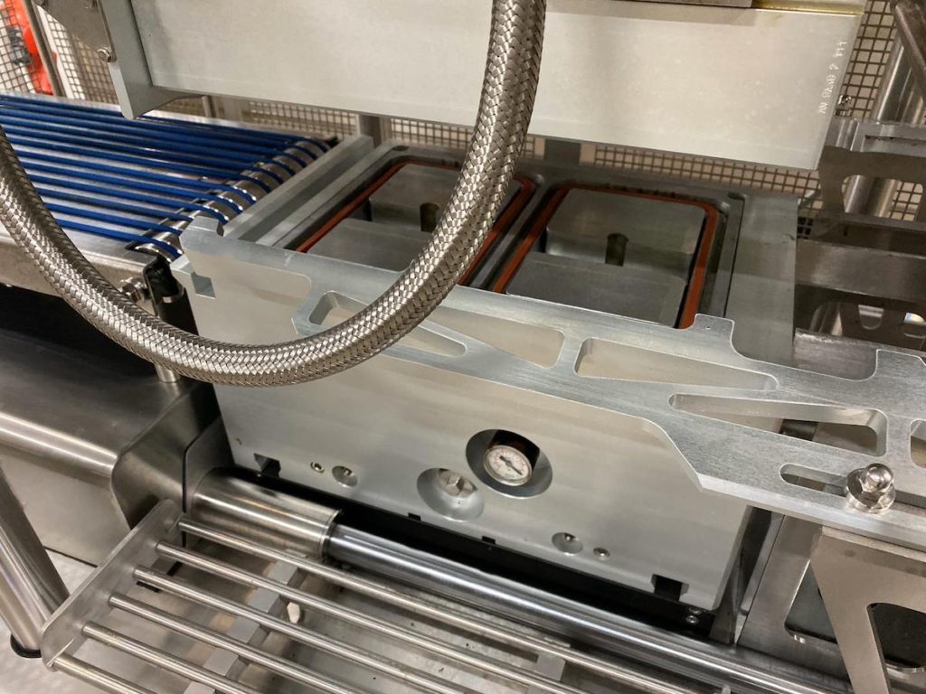 Mondini E340VG traysealer - Food Machinery Holland