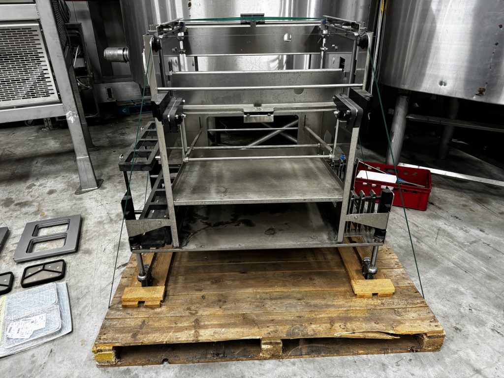 2017 Multivac T600 Traysealer with tray denester - Food Machinery Holland