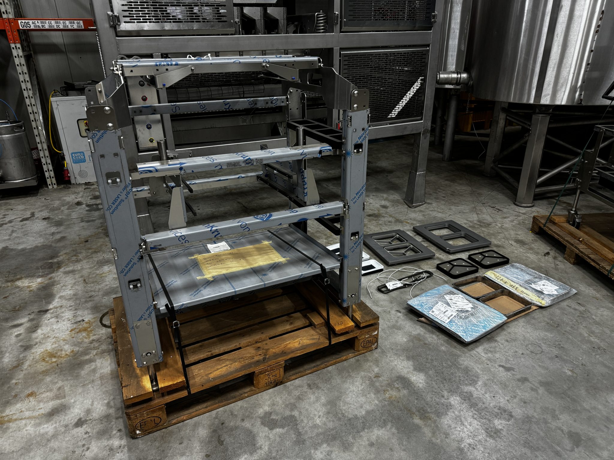 2017 Multivac T600 Traysealer with tray denester - Food Machinery Holland